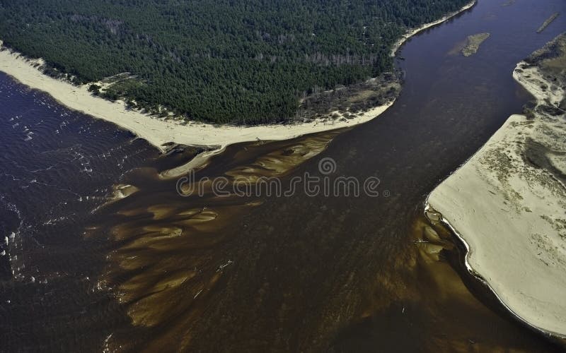 De Mond Van De Rivier Daugava Bolderajavuurtoren En Pijler En ...