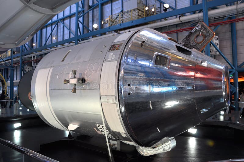 Mondbahn Apollo-CSM redaktionelles stockfotografie. Bild von ...