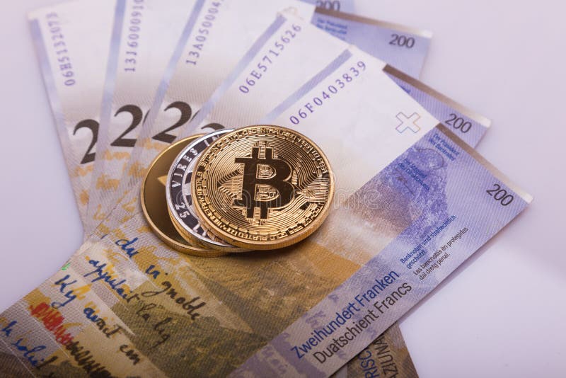 Moneda Crypto De La Moneda De Bitcoin Sobre 200 Billetes De Banco Euro ...