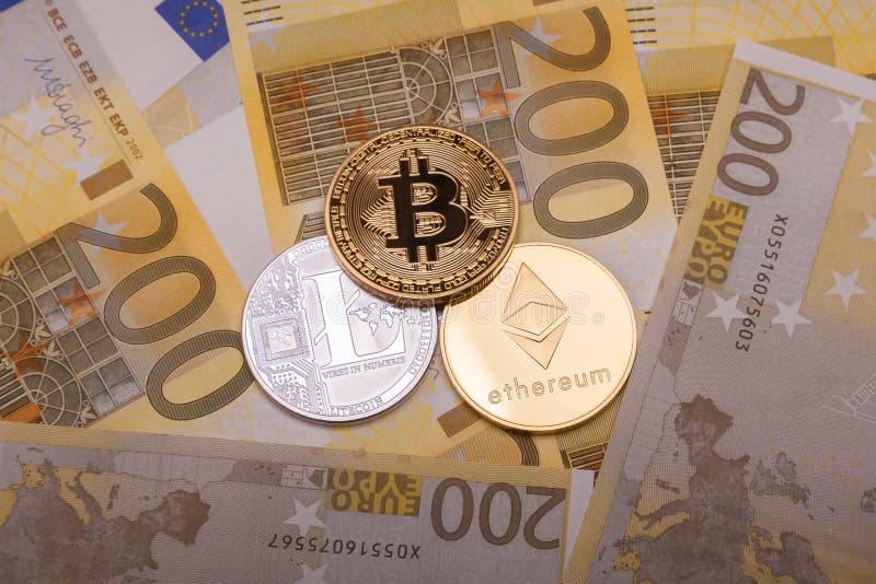 Moneta Cripto Di Valuta Di Bitcoin Sopra Le Banconote Dei Franchi ...