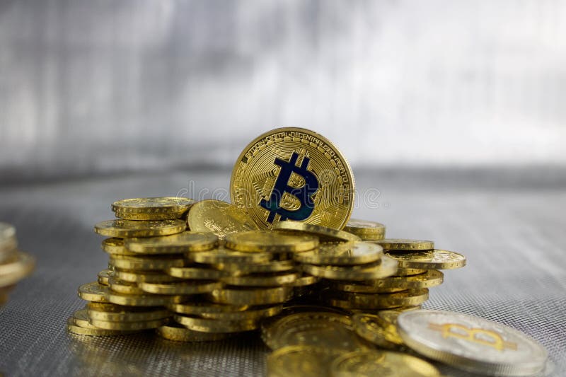 Moneta Del Bitcoin Dell'oro Fotografia Stock - Immagine di finanza ...
