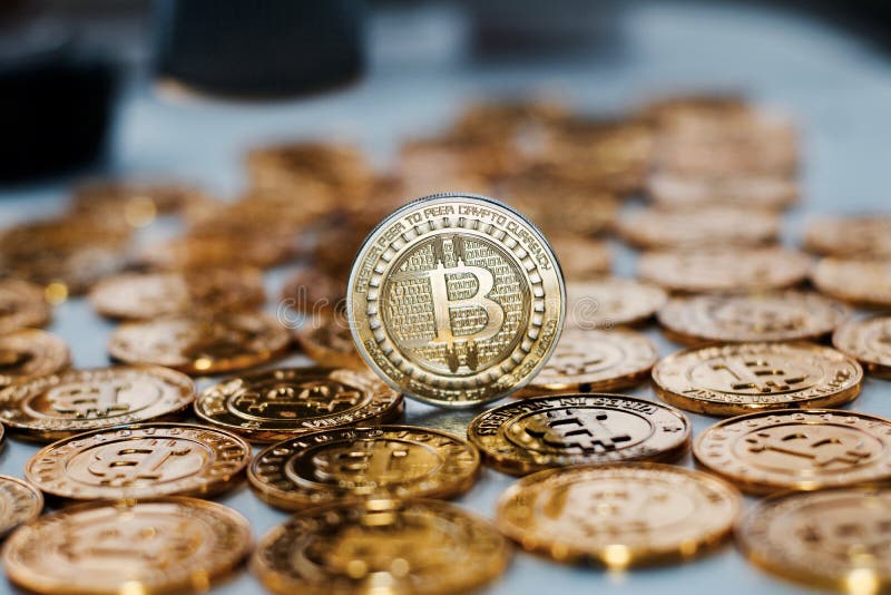 Moneta Del Bitcoin Dell'oro Immagine Stock - Immagine di yellow ...