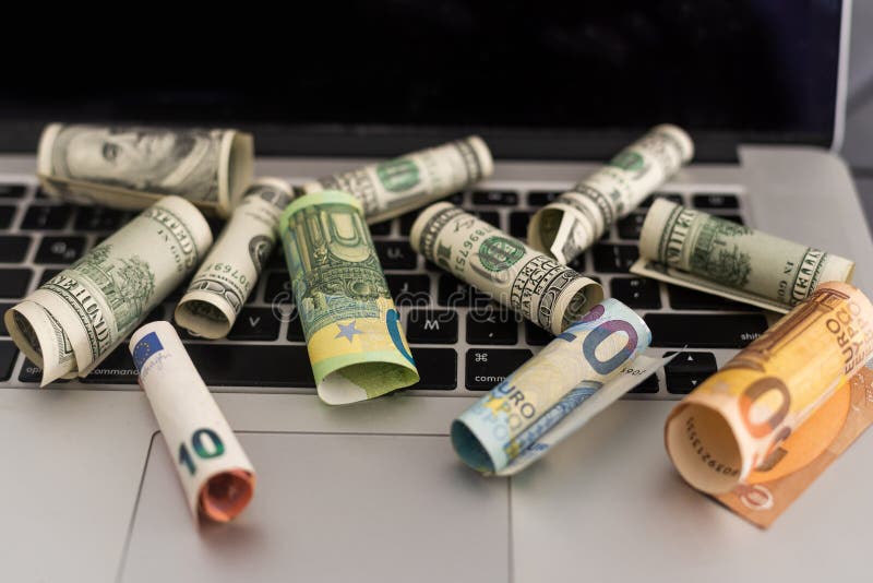 Money on Computer Keyboard. Roll Editorial Image - Image of online ...