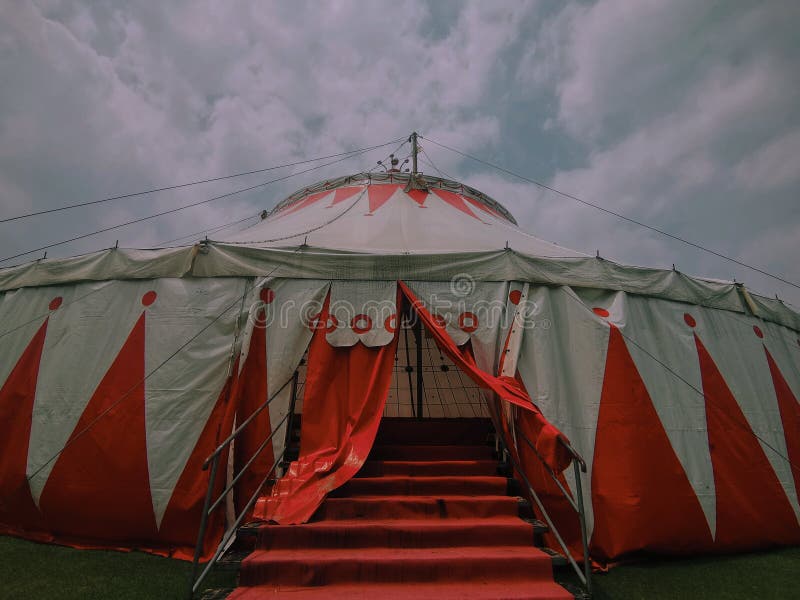 Blue Yurt In Fort Yargo State Park Stock Image - Image of sunny, blue ...