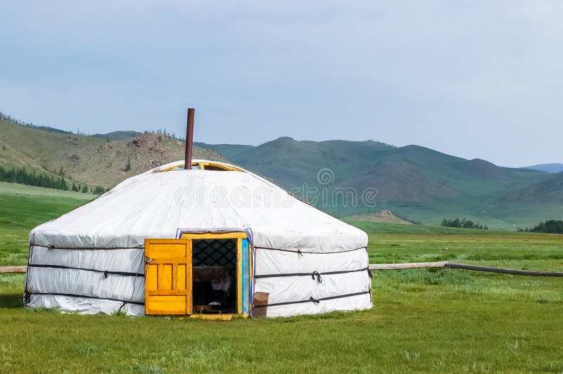 Mongolska jurta na stepie zdjęcie stock. Obraz złożonej z mongolia ...