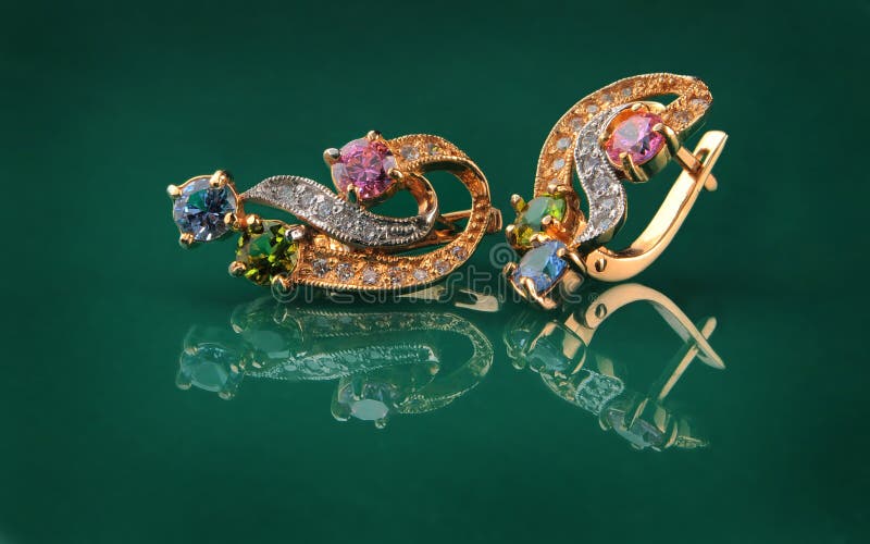 Monili D'argento Con Le Gemme Immagine Stock - Immagine di decorazione ...