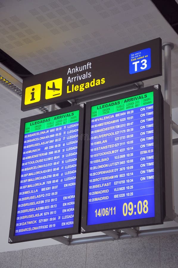 Monitores De Las Llegadas Del Vuelo, Aeropuerto De Málaga. Foto editorial - Imagen de pasillos ...