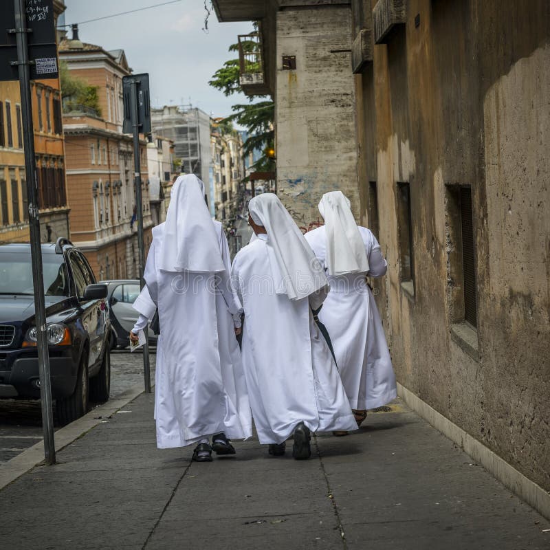 Monjas Con Los Hábitos Blancos Fotografía editorial - Imagen de ...