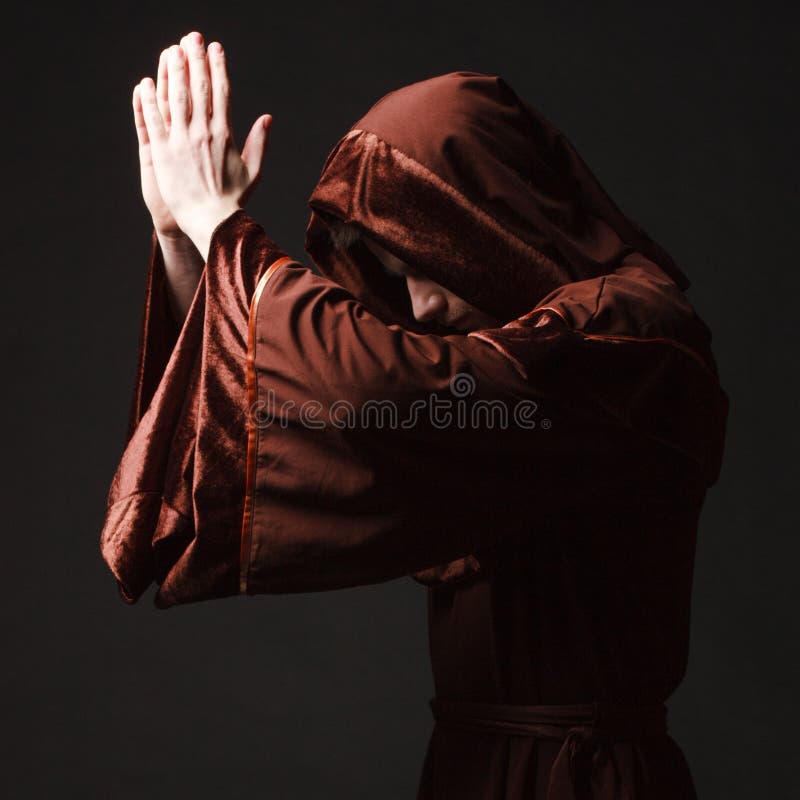 Monje católico misterioso imagen de archivo. Imagen de sombras - 39308755