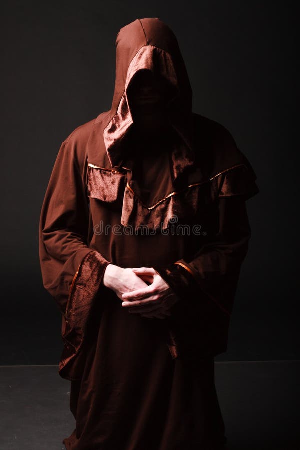 Monje católico misterioso imagen de archivo. Imagen de sombras - 39308755