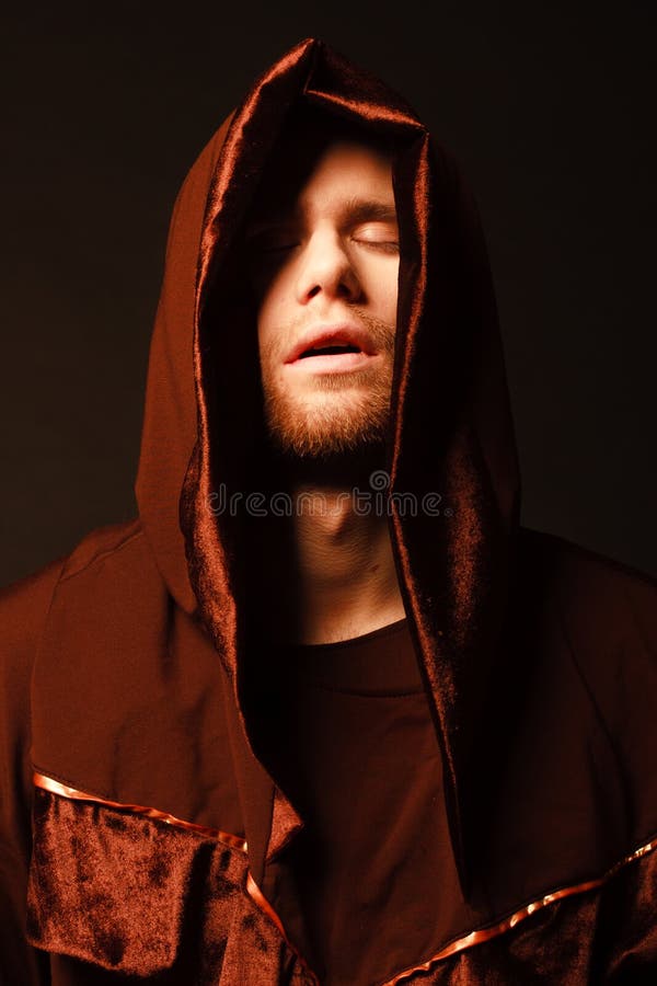 Monje católico misterioso imagen de archivo. Imagen de religioso - 42503181