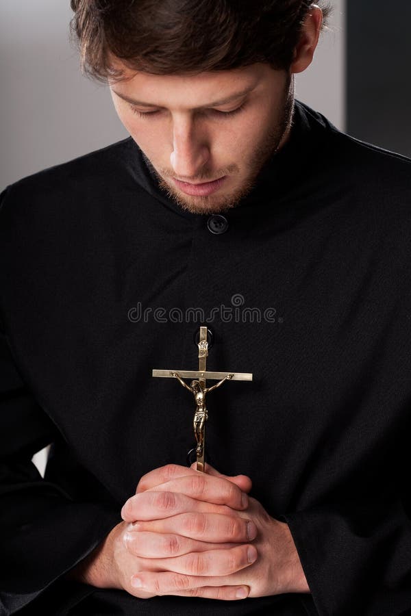 Monje católico misterioso imagen de archivo. Imagen de religioso - 42503181