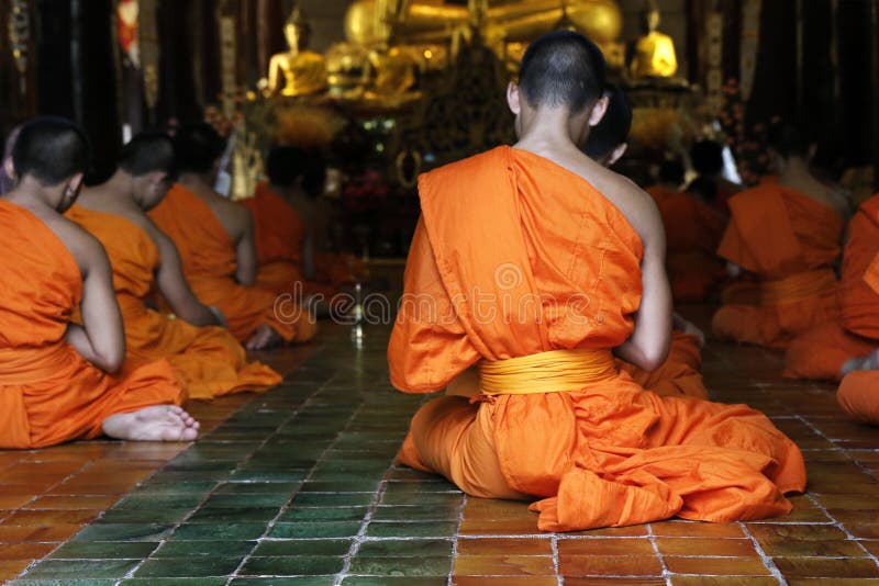 Monje Praying imagen de archivo editorial. Imagen de nepal - 100928529