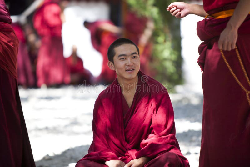 Monjes tibetanos imagen de archivo editorial. Imagen de hombre - 26513464