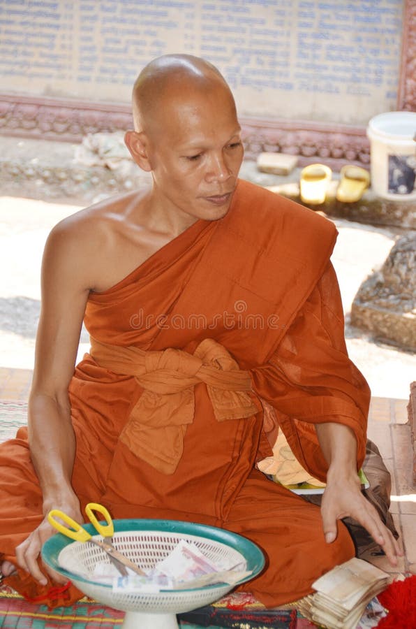 Monk redaktionell foto. Bild av trofasthet, meditera - 47368920