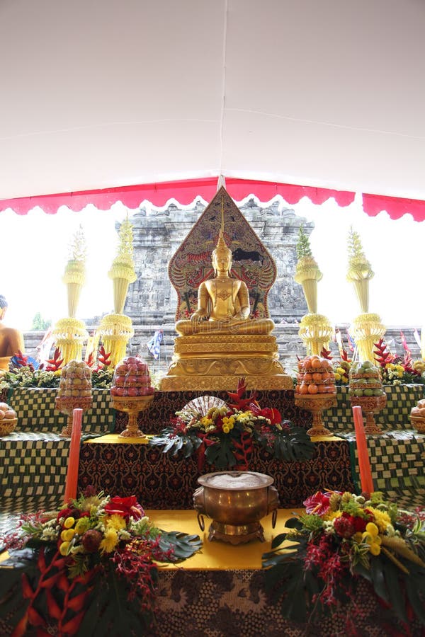 Monk are Preparing To Pray in Mendut Temple before Walk To Borobudur ...
