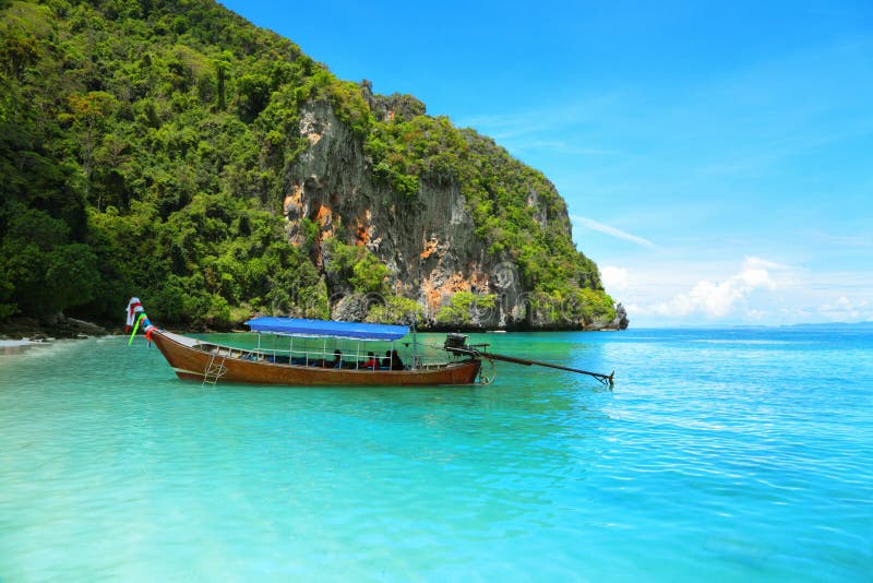 Monkey Bay stock photo. Image of cloud, color, destination - 11865152