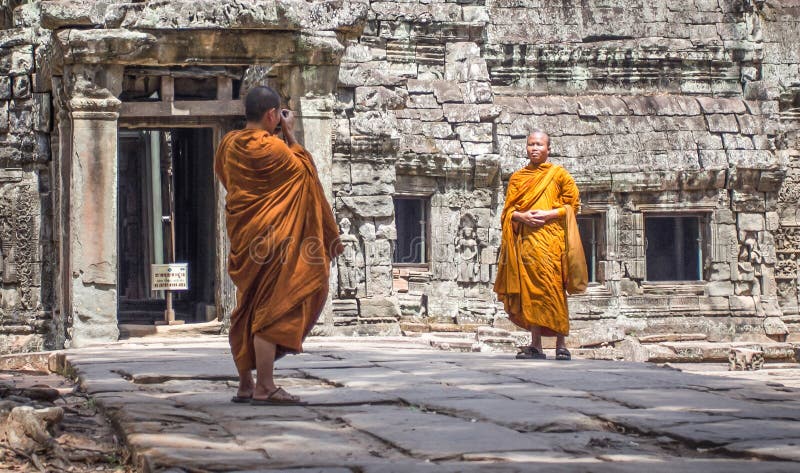Monks at Angkor Wat editorial stock image. Image of history - 51987474