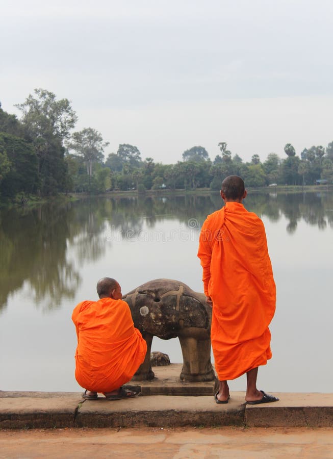 Monks visiting Angkor Wat editorial photography. Image of temple - 50307247