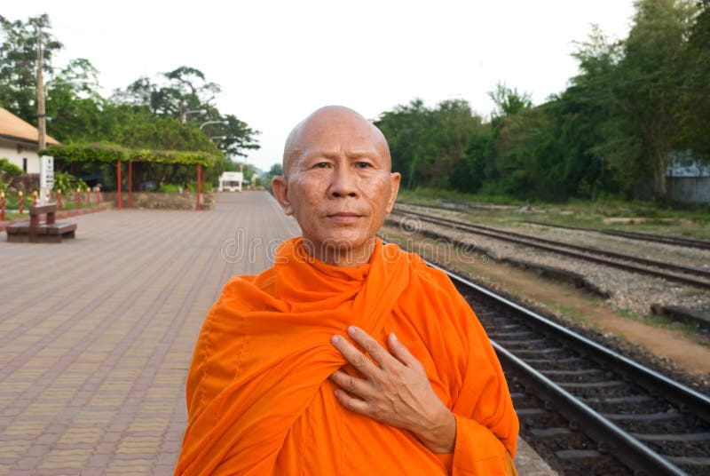 Bangkok, Thailand: Monnik in Wat Mahathat Redactionele Afbeelding ...