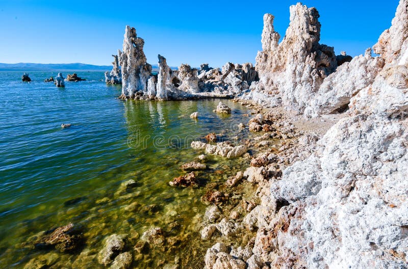 Mono lago foto de archivo. Imagen de salino, viaje, escénico - 61131324