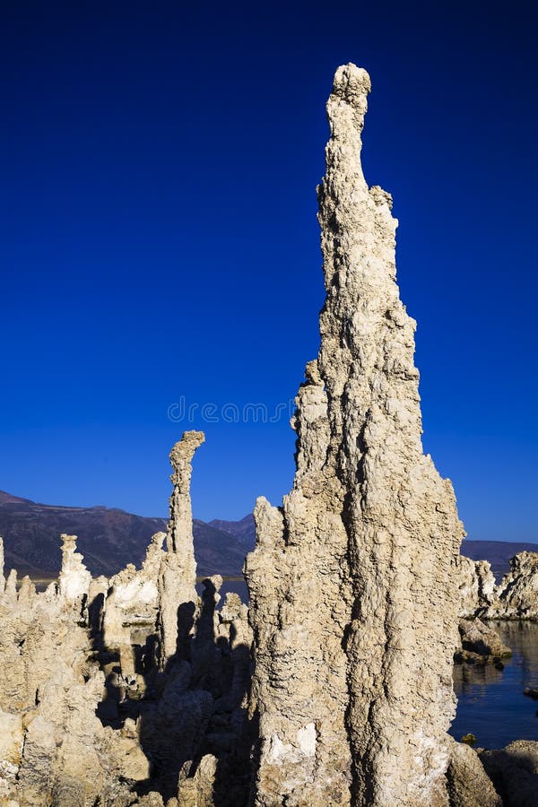 Mono lake stock image. Image of america, park, lake, geologic - 27651915