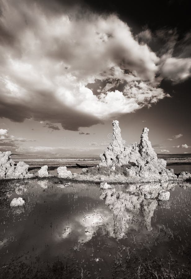 Mono Lake California stock image. Image of altitude, america - 82909369
