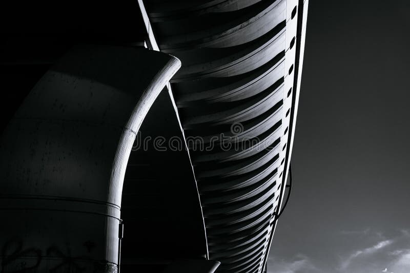 Monochromatic Bridge Architecture: a Dramatic Perspective of Modern ...