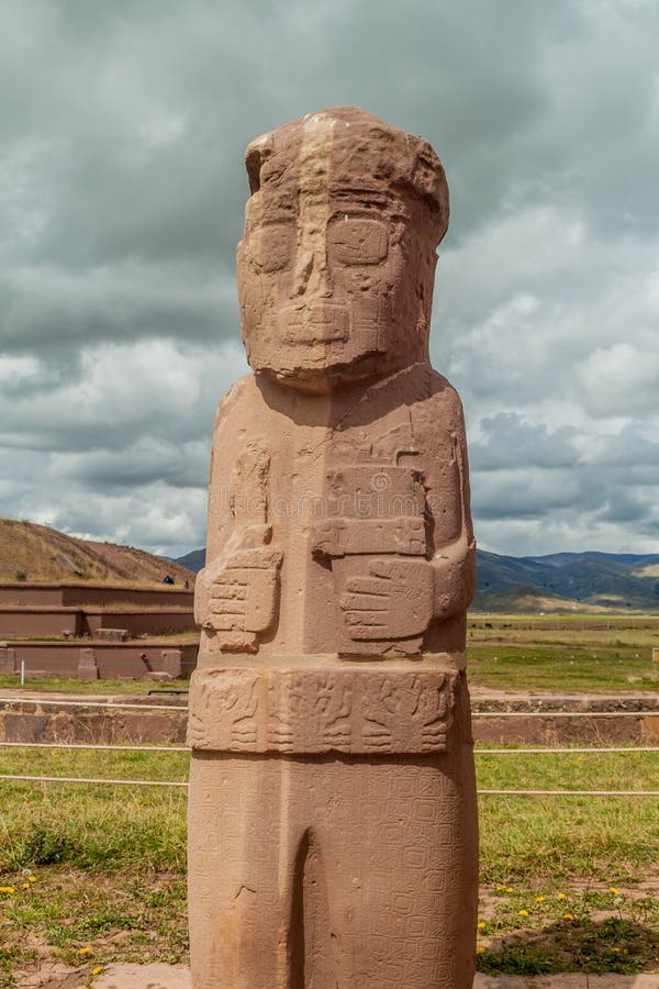 Monolito en Tiwanaku imagen de archivo. Imagen de roca - 131544483