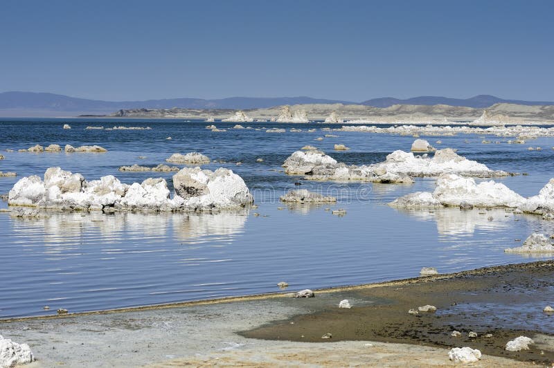 Tufa, monomeer, CA stock foto. Image of vorming, meer - 31610516