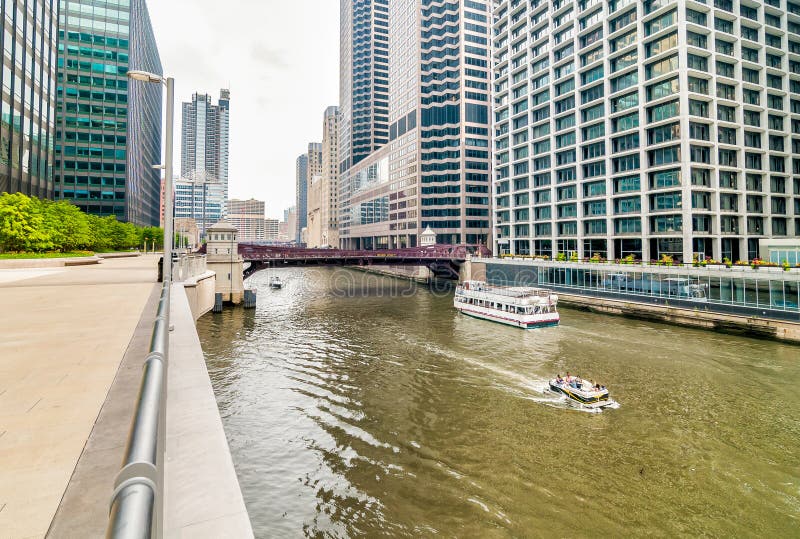 Monroe Adams Street Bridge in Chicago Stockbild - Bild von szene ...
