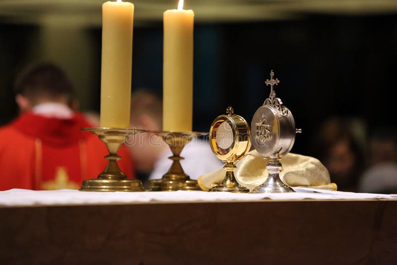 Monstrans Met Het Lichaam Van Christus Op Het Altaar Stock Afbeelding ...