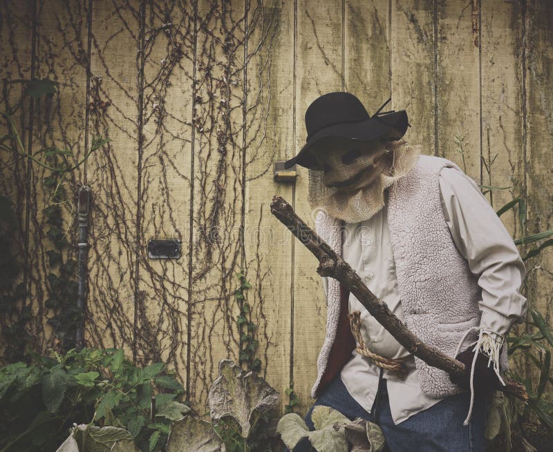 Monstre Effrayant De Scarcrow De Toile De Jute Dehors Photo stock ...