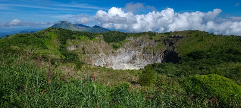 Mont Lokon Vu Du Sommet Du Mont Mahawu Image stock - Image of centrale ...