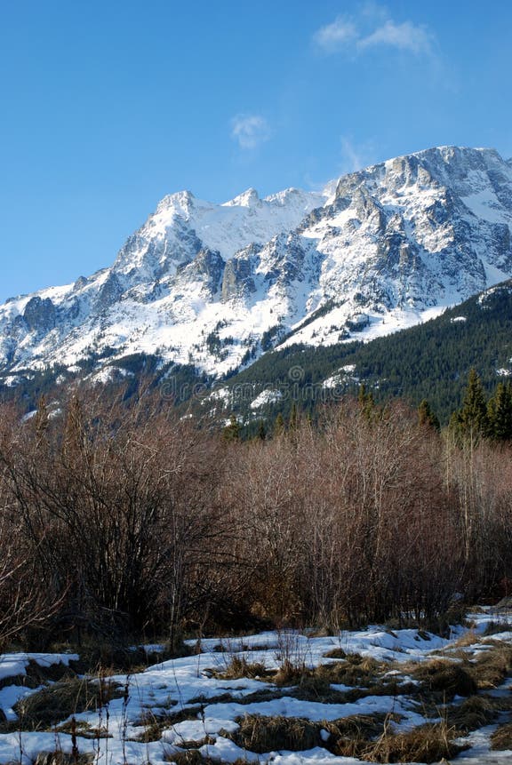 Montaña Niut foto de archivo. Imagen de hermoso, enselvado - 1974778