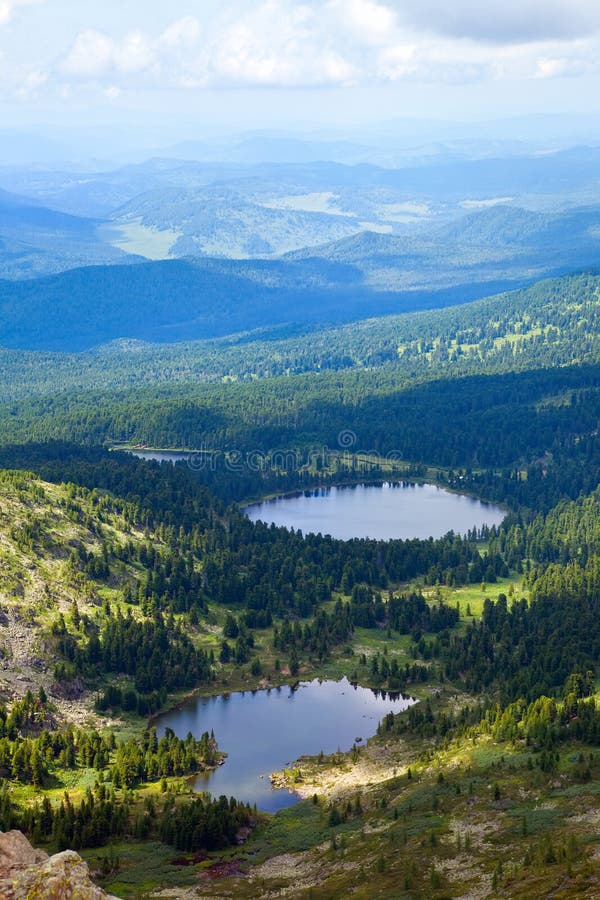 Montañas de Altai. Rusia imagen de archivo. Imagen de cubo - 20543757