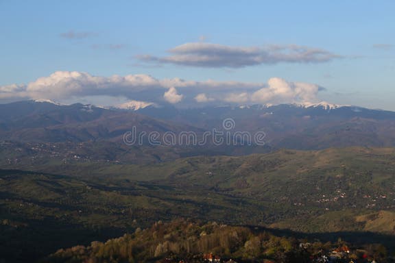 Montañas de la primavera imagen de archivo. Imagen de sunset - 40009497