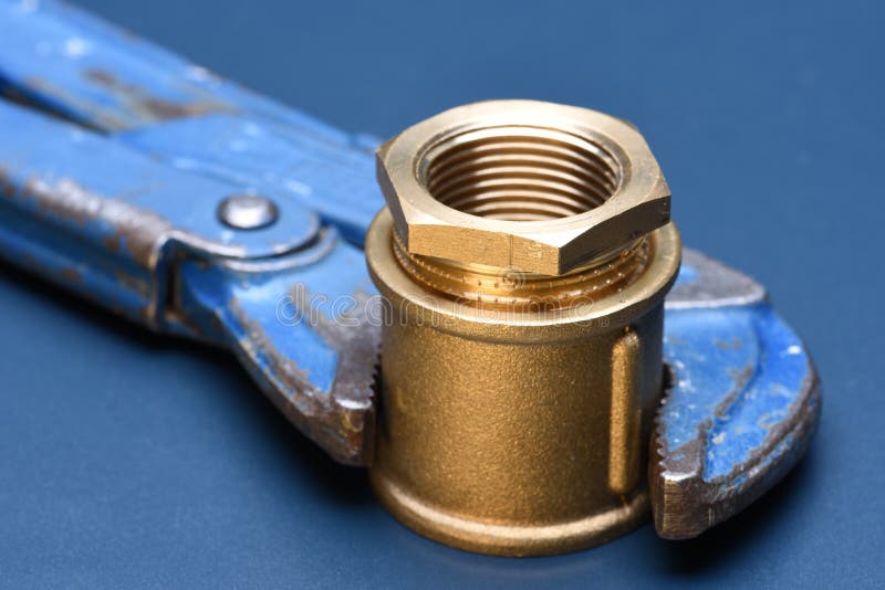 Chiave Stringitubo Degli Idraulici E Componente Rosse Dell'impianto ...