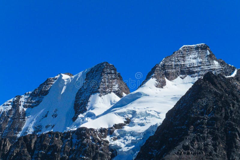Mountain View Di Viaggio Di Condoriri Bello Dal Lago in Boliviano Le ...