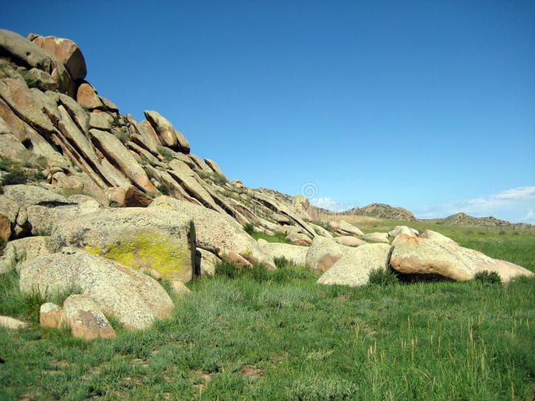 Montagna in Steppa Asiatica Fotografia Stock - Immagine di erba, allineamento: 40879678