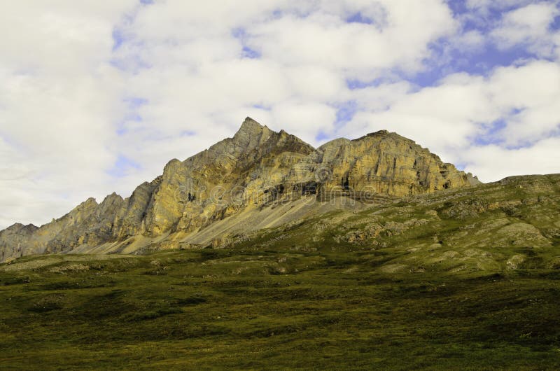 Chemin Rocailleux De Montagne Photo stock - Image du rouge, horizontal ...