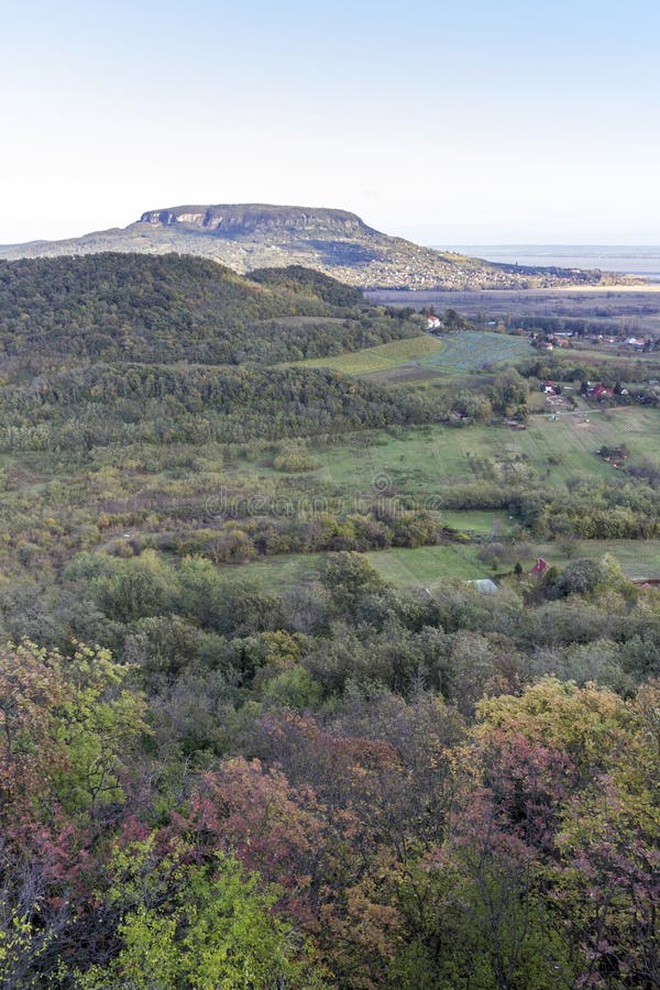 Montagne de Badacsony image stock. Image du volcanique - 108366177