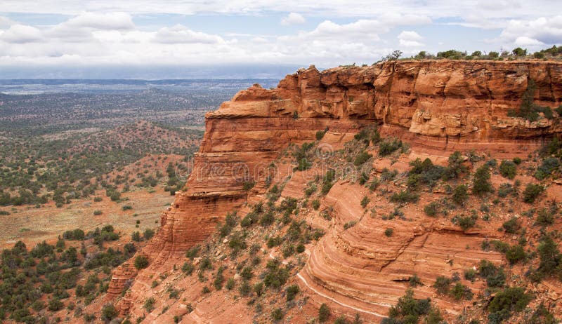 Montagne rouge de roche photo stock. Image du bleu, course - 29351922