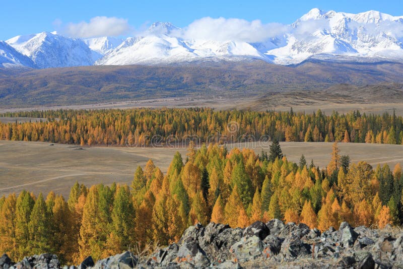 Montagnes d'Altai photo stock. Image du scène, reflété - 27139666