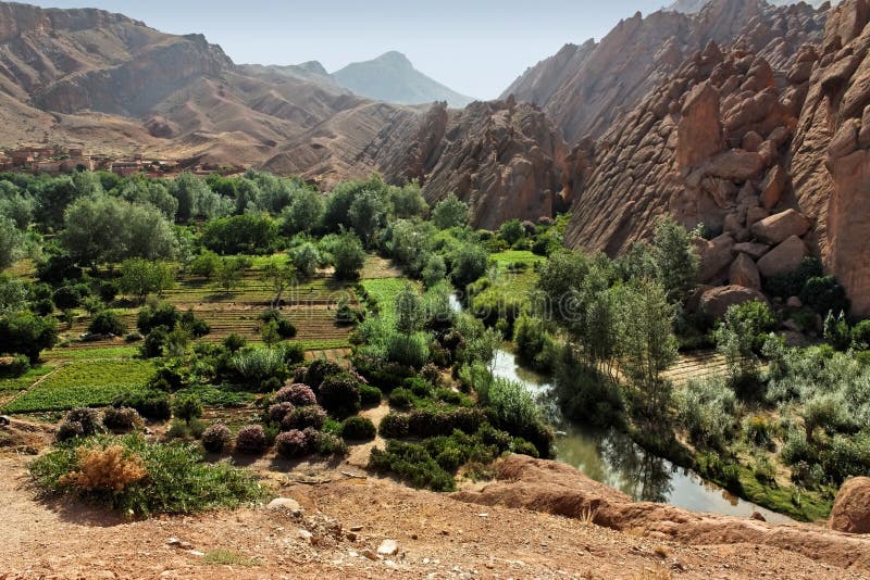 Paysage De Montagnes D'atlas, Maroc Photo stock - Image du maroc ...