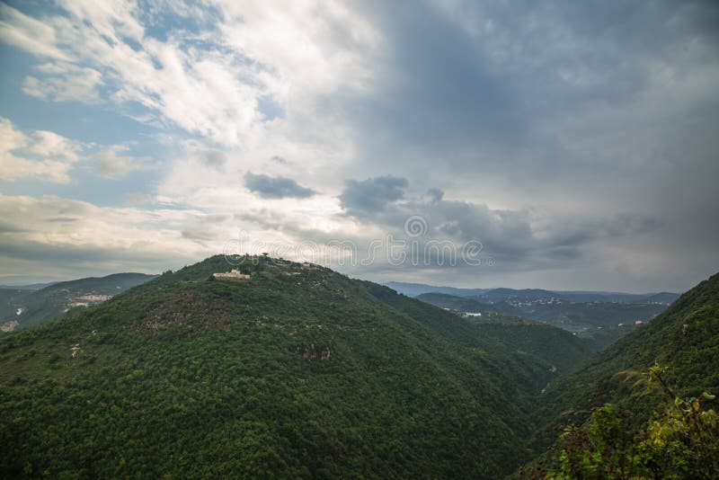 Montagnes du Liban photo stock. Image du extérieur, panoramique - 64105006