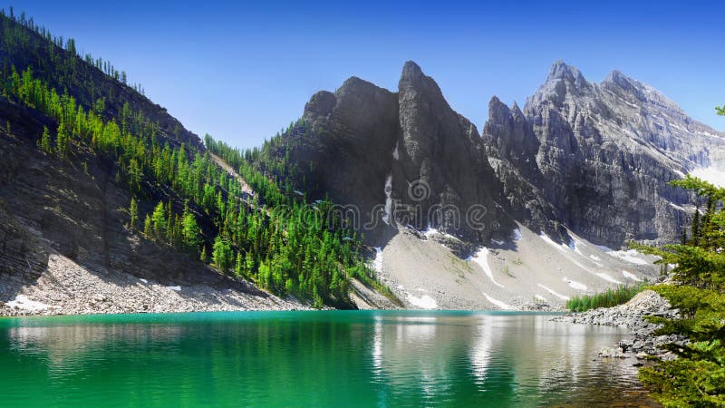 Montagnes rocheuses Canada image stock. Image du montagnes - 80323465