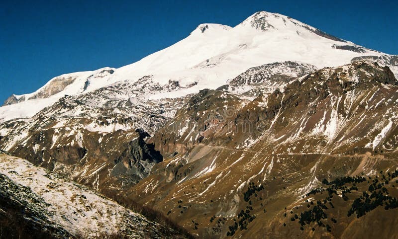 Picos Da Montanha De Elbrus Imagem de Stock - Imagem de esqui, pico: 818509