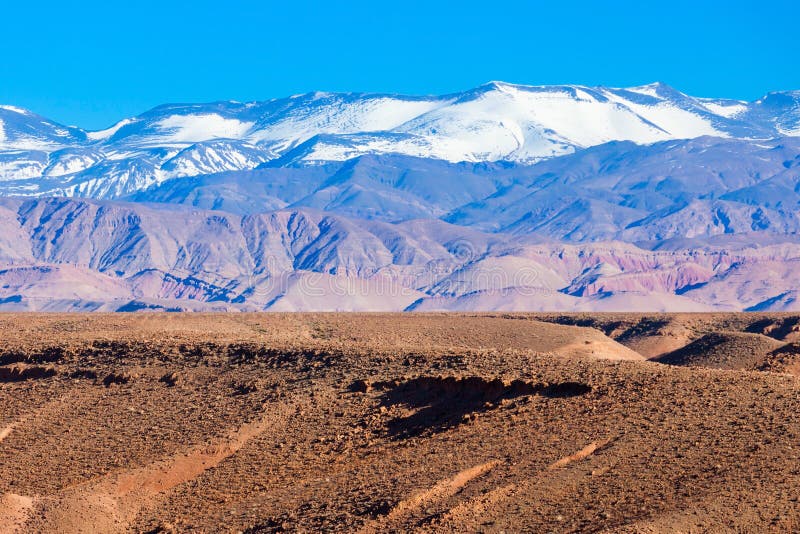 Montanhas de atlas altas foto de stock. Imagem de deserto - 78032434