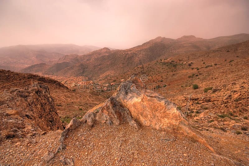 Montanhas Do Atlas Em Marrocos Imagem de Stock - Imagem de rochoso ...